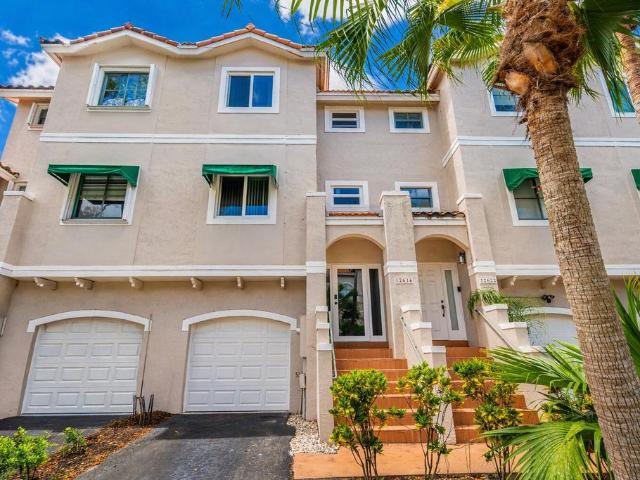 Luxury Townhouse for sale in Sunrise, Florida