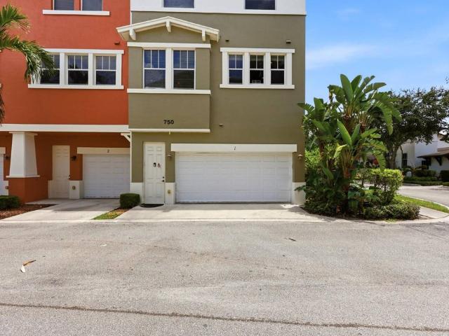Luxury Townhouse for sale in West Palm Beach, United States