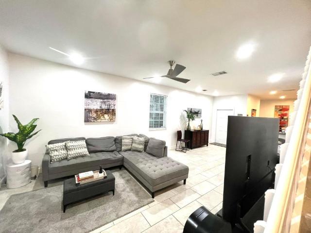 Luxury Townhouse for sale in Weston, United States