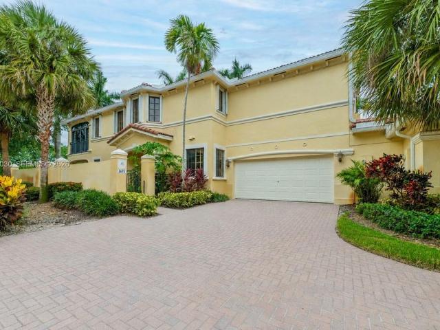 Luxury Townhouse for sale in Weston, United States