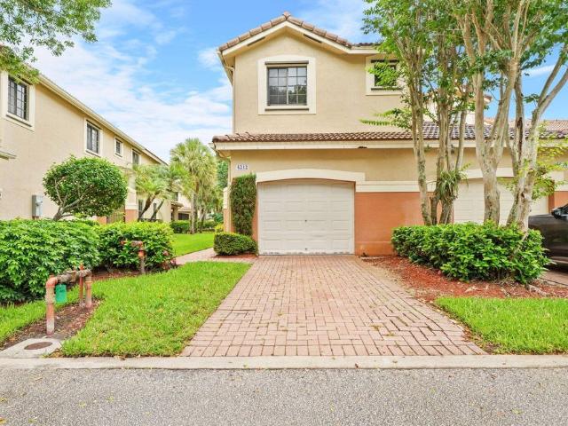 Luxury Townhouse for sale in Weston, United States