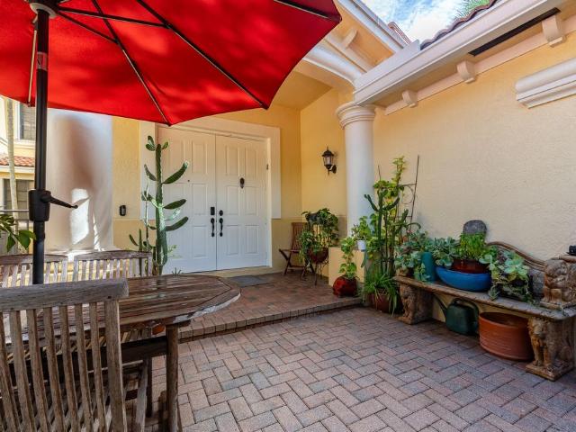 Luxury Townhouse for sale in Weston, United States