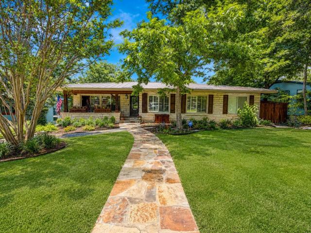 Luxury Terrell Hills Lease with 2025 Remodel, New Salt Chlorinated Pool & Outdoor Living! Beautifully Updated 4BR/3BA Home in Alamo Heights ISD with Pool/Lawn Maintenance Included!
