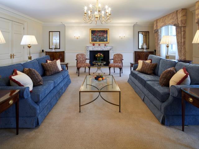 Luxury three bedroom apartment in Kensington