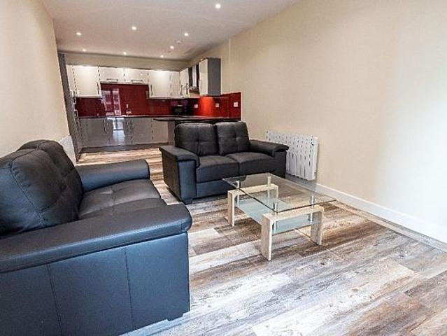Luxury Three Bedroom Apartment in Prime Sheffield Location Perfect for Students and Professionals