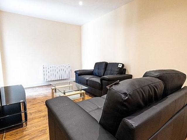 Luxury Three Bedroom Apartment in Prime Sheffield Location Perfect for Students and Professionals