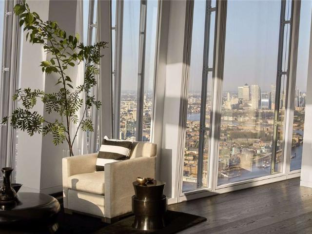 Luxury Three Bedroom Apartment with Private Study and Iconic Skyline Views