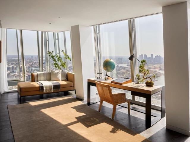 Luxury Three Bedroom Apartment with Private Study and Iconic Skyline Views