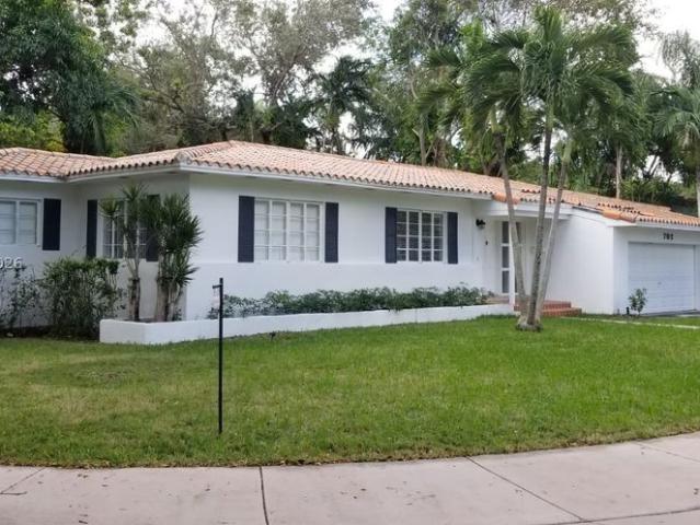 Luxury Villa for rent in Coral Gables, Florida