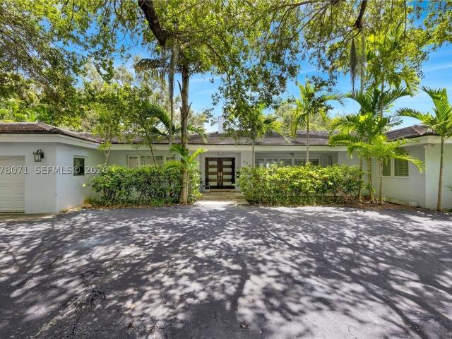 Luxury Villa for rent in Coral Gables, Florida