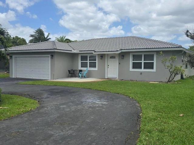 Luxury Villa for rent in Coral Springs, Florida
