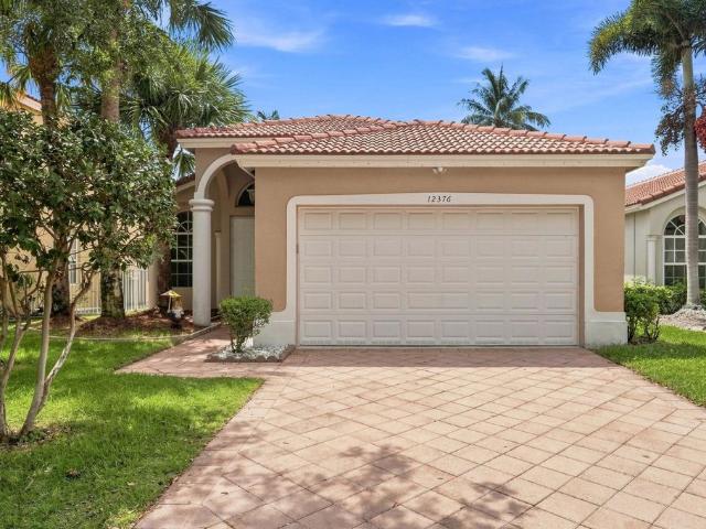 Luxury Villa for rent in Coral Springs, Florida