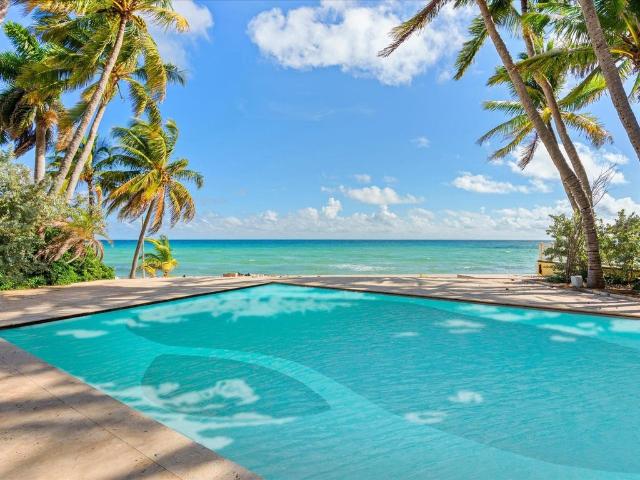 8 bedroom luxury Villa for rent in Golden Beach, Florida
