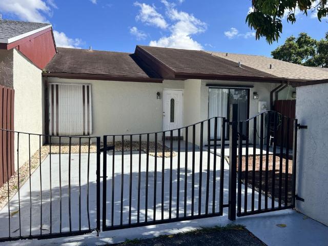 2 bedroom luxury Villa for rent in Greenacres City, United States