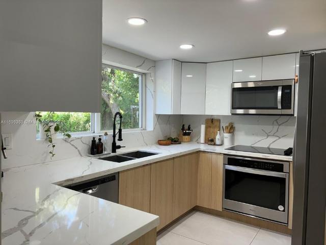 Luxury Villa for rent in El Portal, United States