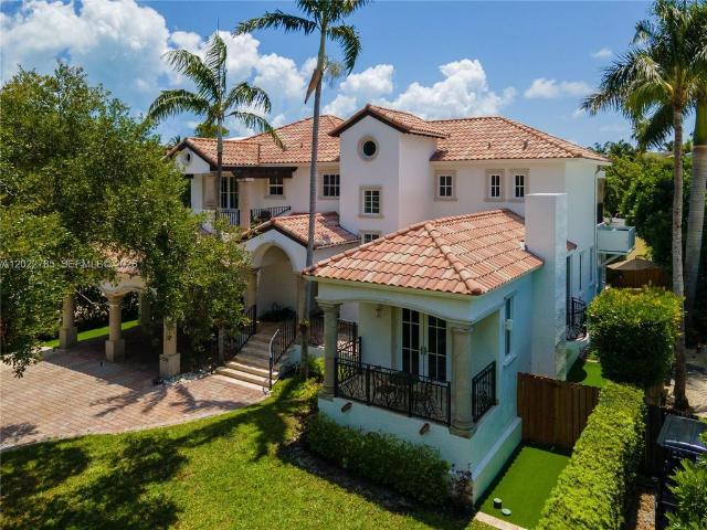 Luxury Villa for rent in Key Biscayne, Florida