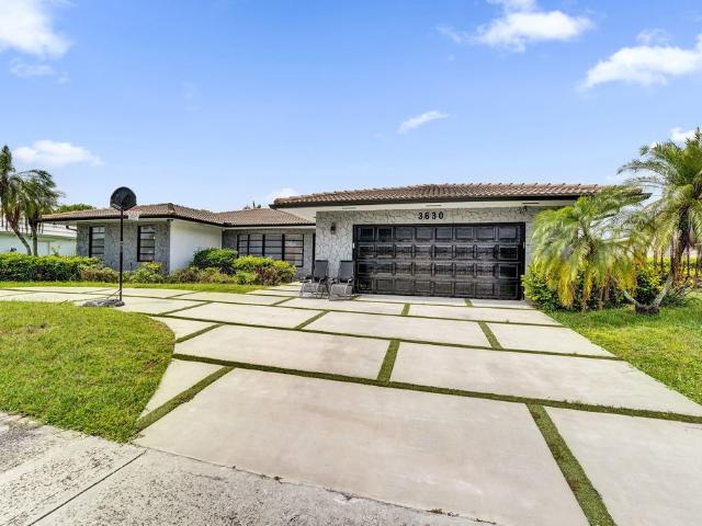 Luxury Villa for rent in Hollywood, Florida