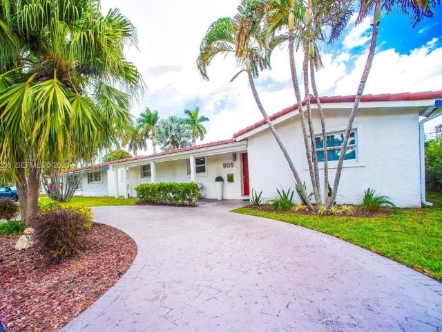 Luxury Villa for rent in Hollywood, United States