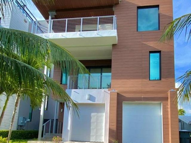 Luxury Villa for rent in Hollywood, United States