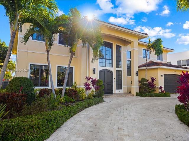 Luxury Villa for rent in Hallandale, United States