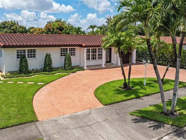 Luxury Villa for rent in Hialeah, Florida