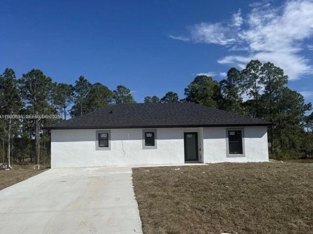 3 bedroom luxury Villa for rent in Lehigh Acres, Florida