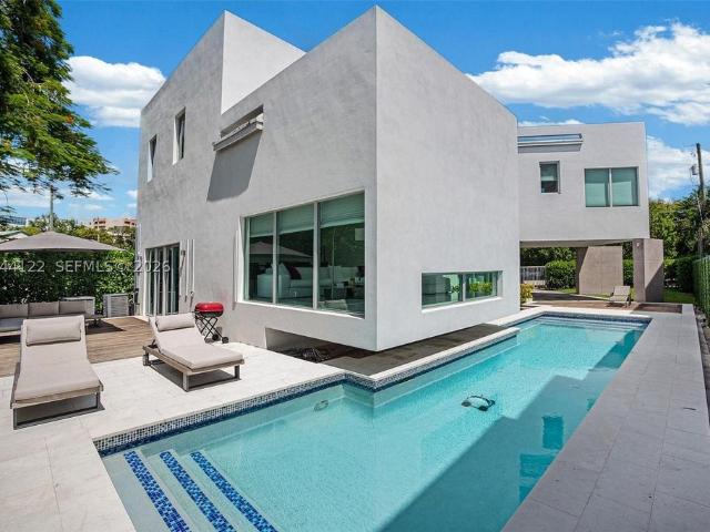 Luxury Villa for rent in Miami, United States