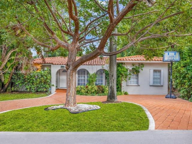 Luxury Villa for rent in North Bay Village, Florida