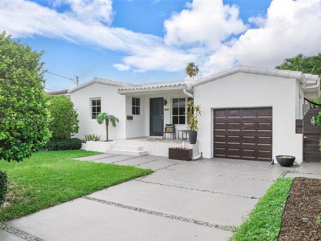 Luxury Villa for rent in Surfside, Florida