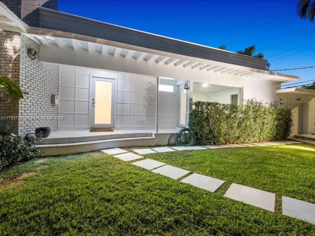Luxury Villa for rent in Surfside, United States