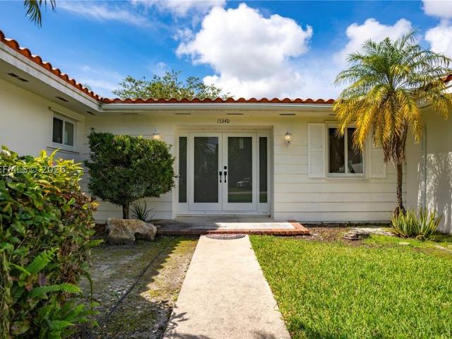 Luxury Villa for rent in Palmetto Bay, Florida