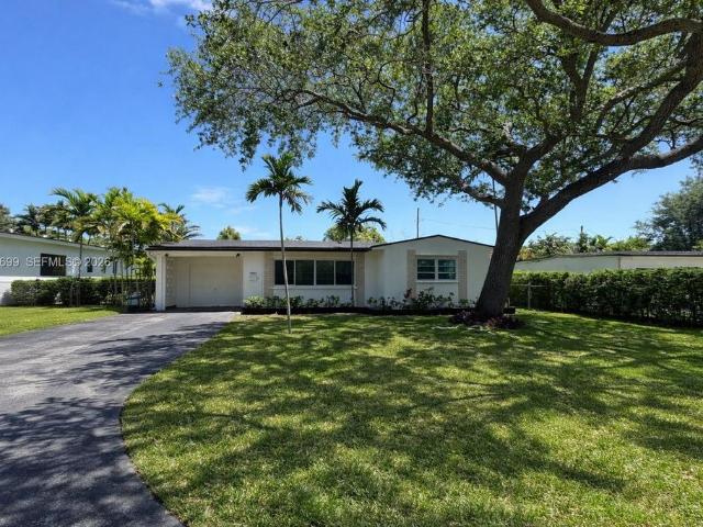 Luxury Villa for rent in Pinecrest, Florida