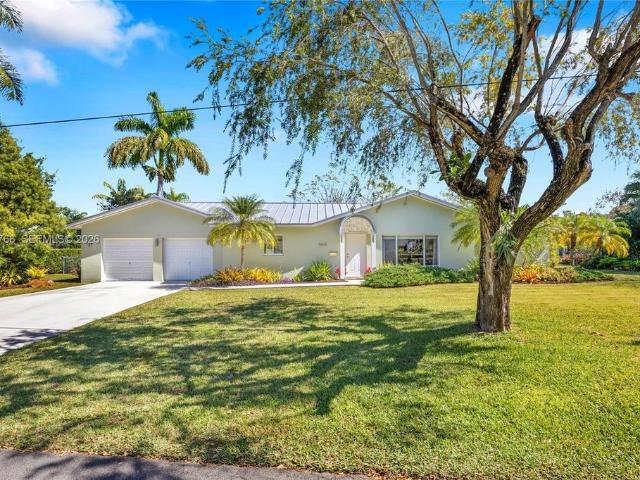 Luxury Villa for rent in Pinecrest, Florida