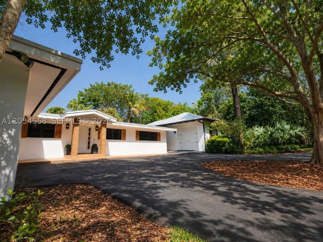 Luxury Villa for rent in Pinecrest, Florida