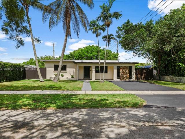 Luxury Villa for rent in West Miami, Florida