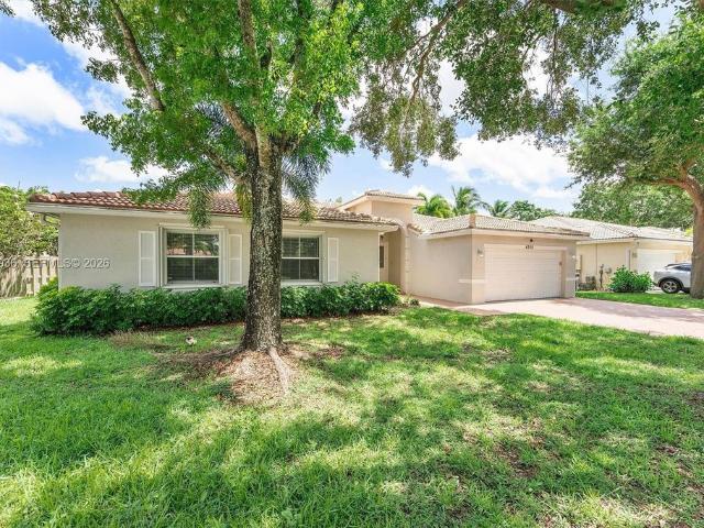 Luxury Villa for sale in Coconut Creek, Florida