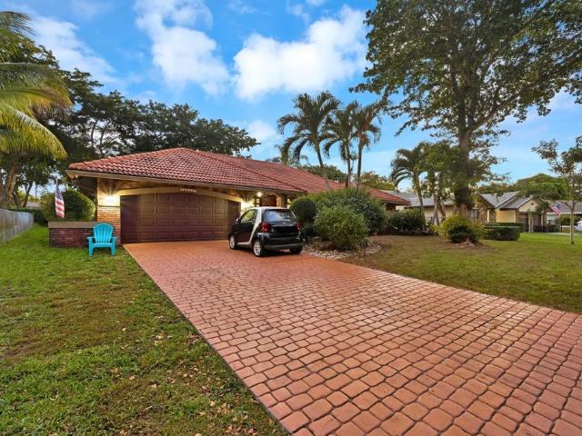 Luxury Villa for sale in Coral Springs, United States