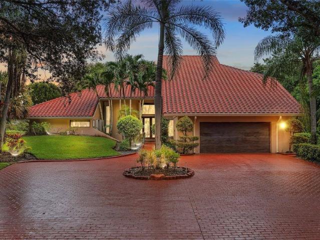 Luxury Villa for sale in Coral Springs, Florida