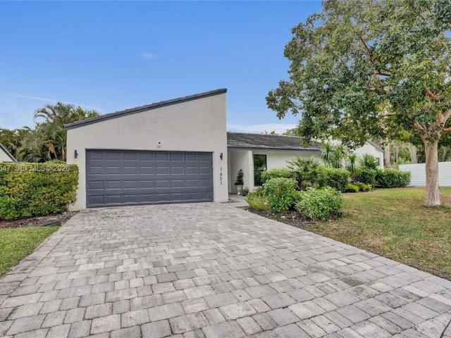 Luxury Villa for sale in Coral Springs, Florida