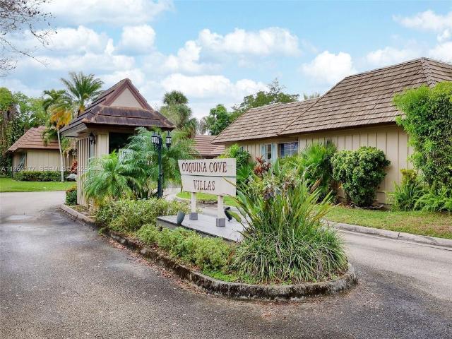 Luxury Villa for sale in Coral Springs, Florida