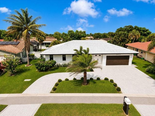 Luxury Villa for sale in Coral Springs, Florida