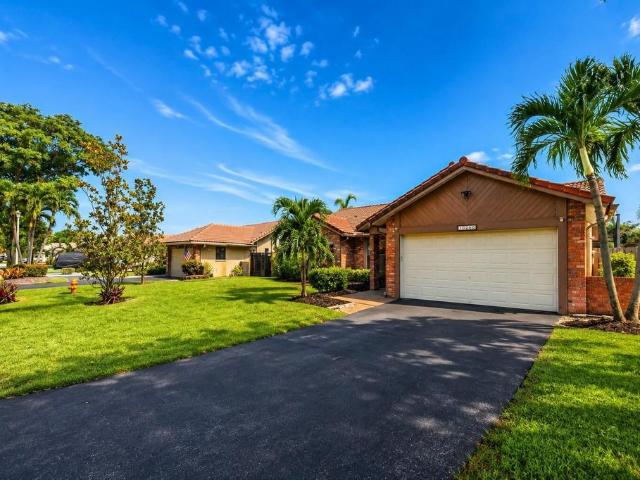 Luxury Villa for sale in Coral Springs, Florida