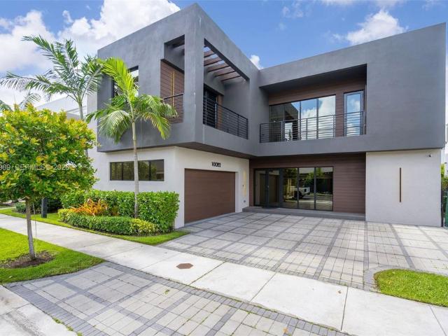 Luxury Villa for sale in Doral, Florida