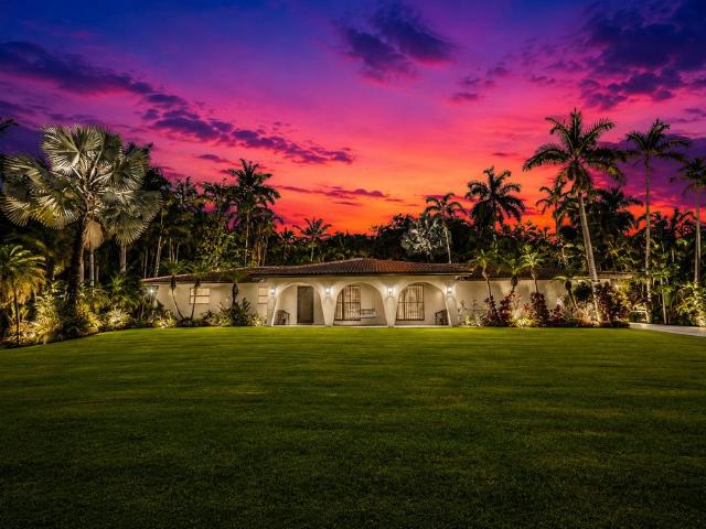 Luxury Villa for sale in Davie, Florida