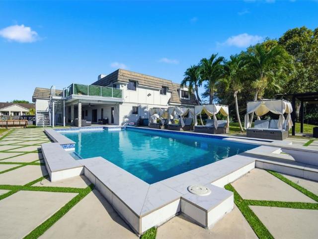 Luxury Villa for sale in Davie, Florida