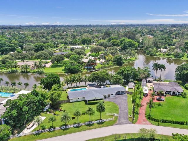Luxury Villa for sale in Davie, Florida