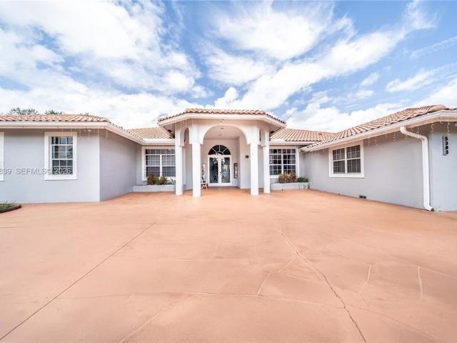 Luxury Villa for sale in Davie, Florida