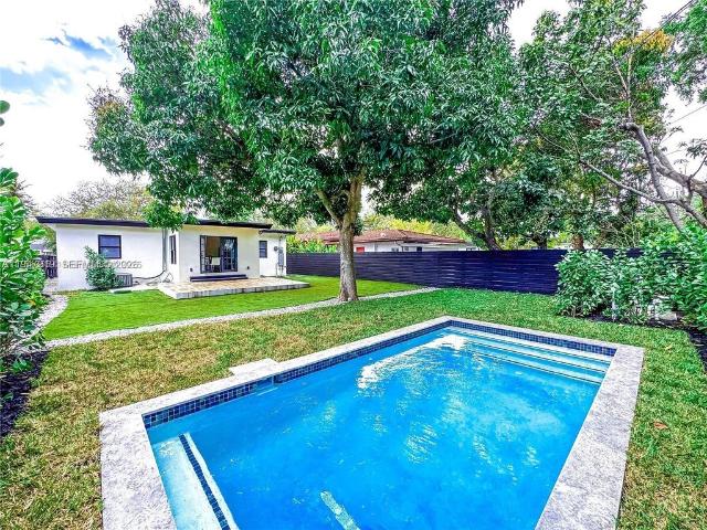Luxury Villa for sale in El Portal, United States