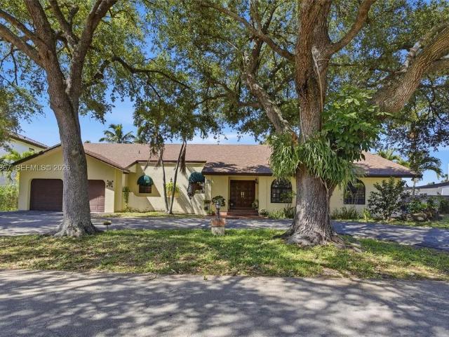 Luxury Villa for sale in Hialeah, Florida