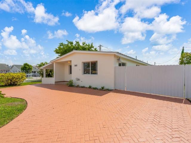 Luxury Villa for sale in Hialeah, Florida